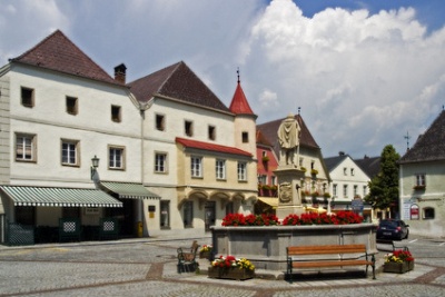 Currency: Euro (EUR)